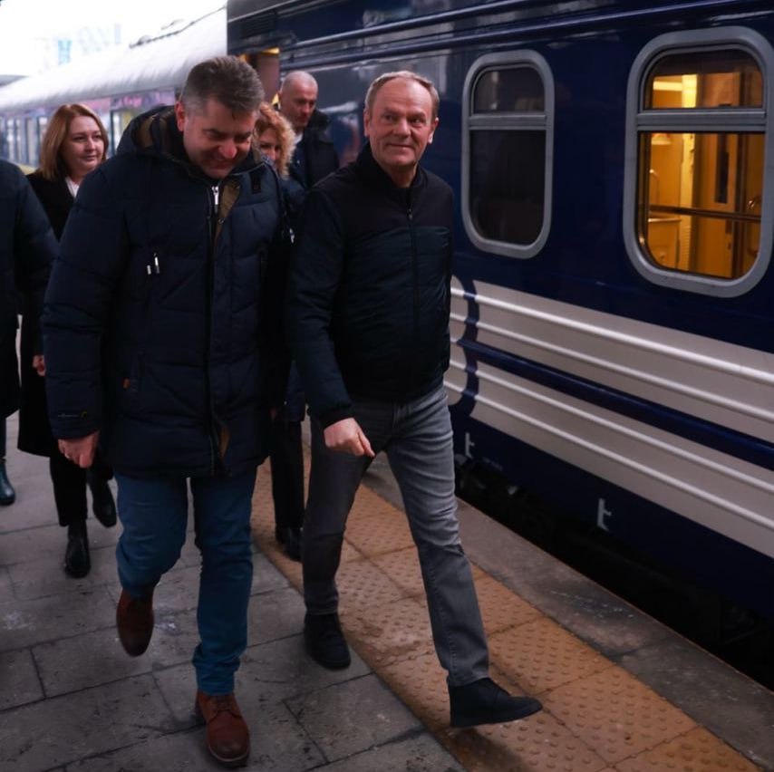 basil10 • Bloomberg: Туск прибыл в Киев